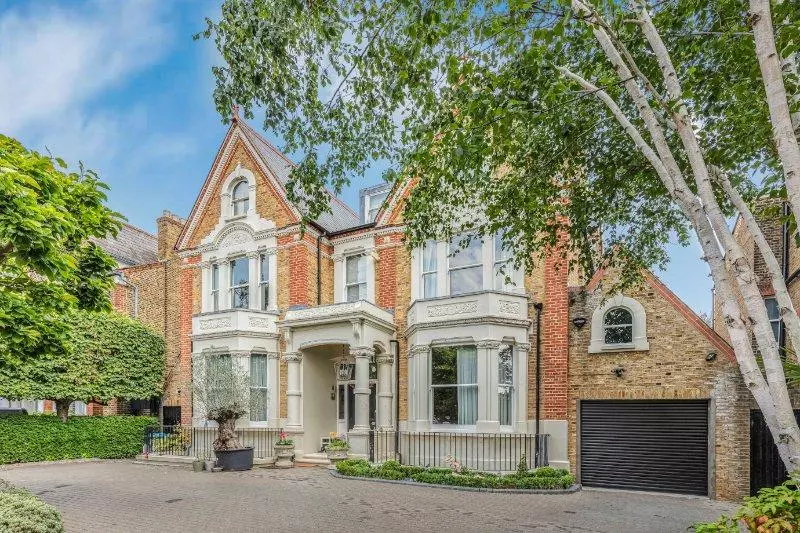 Houses In Richmond Upon Thames: A Blend Of Affluence And Charm ...